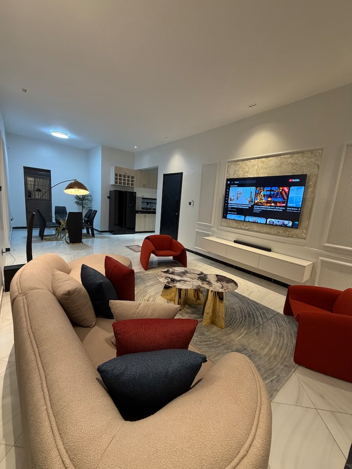 Stylish 2-bedroom Naalya Apartment Near Metroplex - Kampala