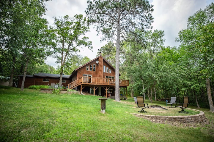 Peaceful Owl Lake Retreat - Nevis, MN