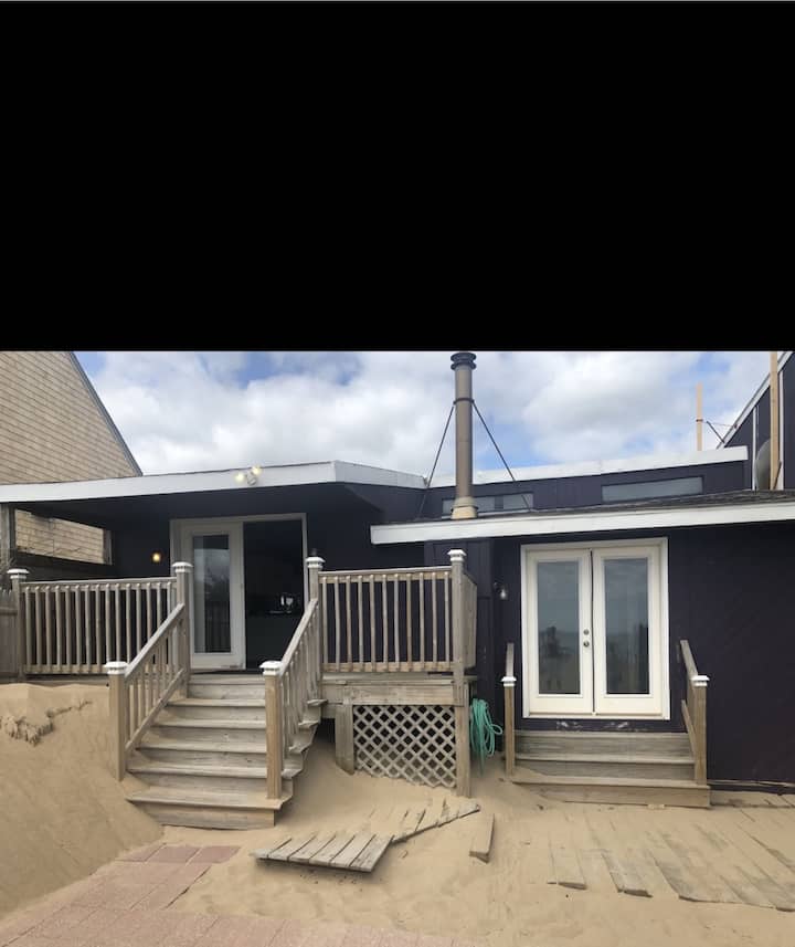 Plum Island Oceanfront Bungalow! - Newbury, MA