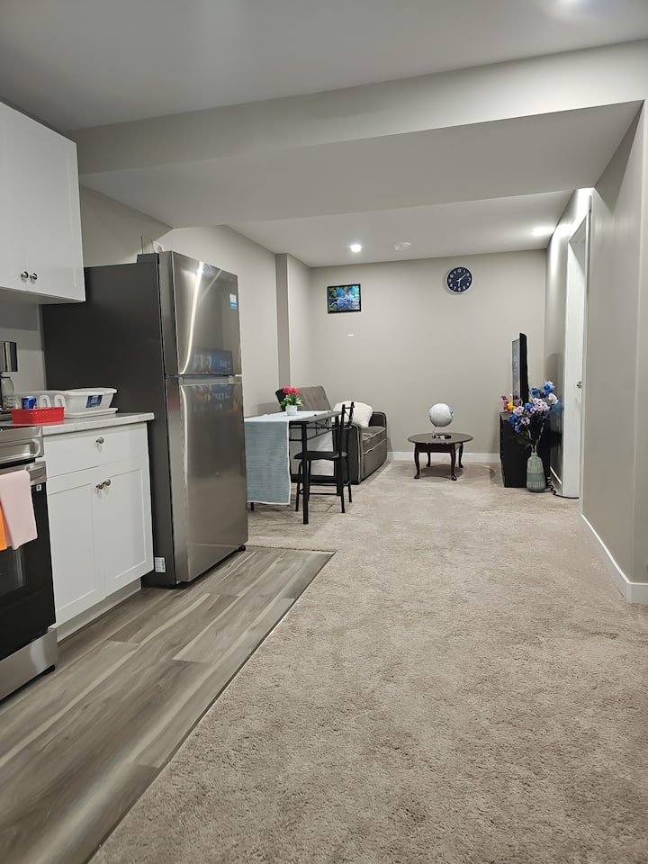 Pleasant & Convenient  Suite In The Greens Regina - Regina