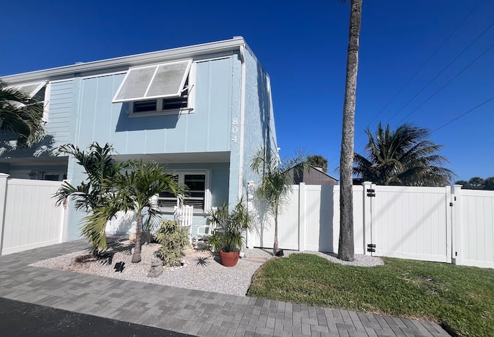 Beach House Steps From The Beach - Fort Pierce, FL