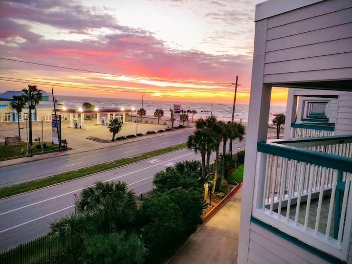 Welcome Aboard |Walk To Beach|ocean View|2 Pools - Galveston, TX