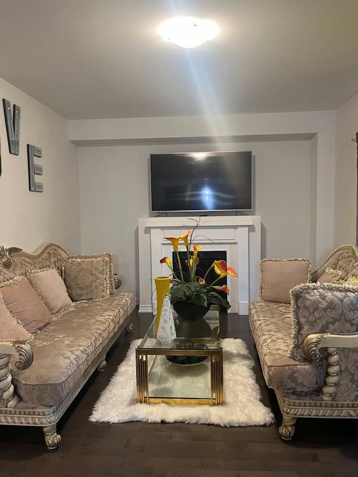 Private Bedroom With Washroom - Bowmanville