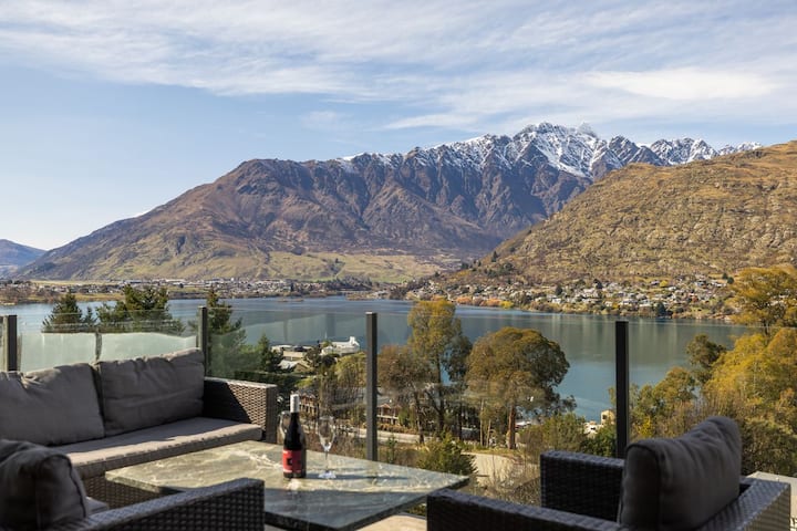Escape To Goldrush | Lake & Mountain Views - Queenstown