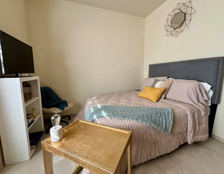 Blue Door Villa - 1 Bd 1 Ba - Las Cruces, NM