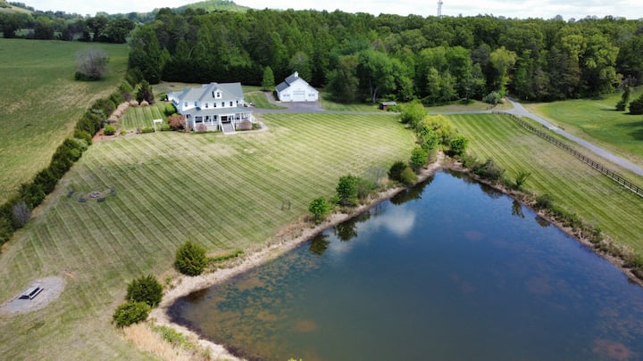 10-acre Walden Estate W/ Pool, Pond & Event Hall - Culpeper, VA