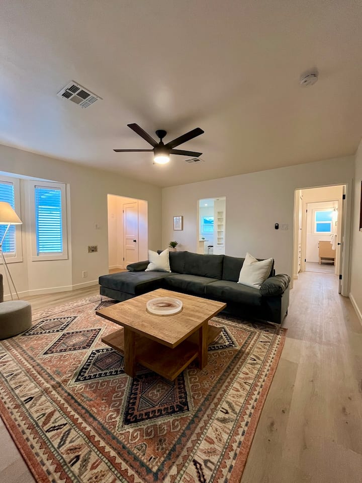 Stunning Casita In Classic Area - Bakersfield, CA