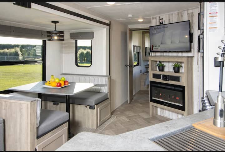 Luxury Camper Living, Lake Hayes, Queenstown. - Arrowtown