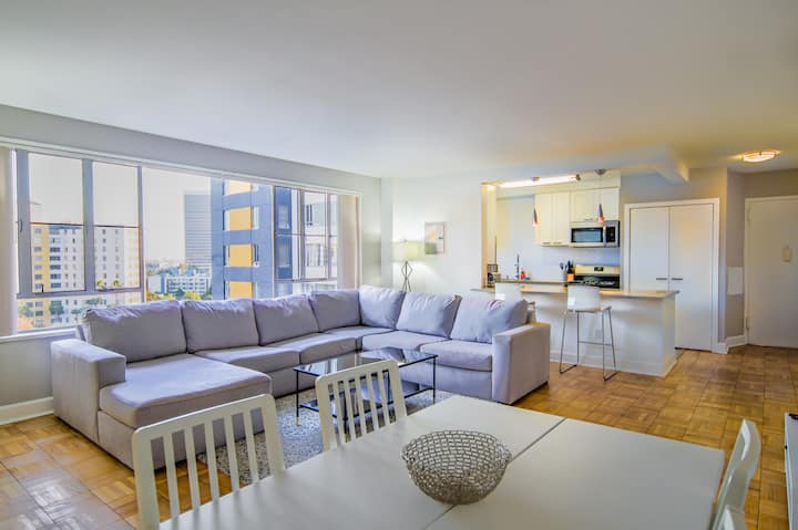 Luxury 2 Bedroom Gated Community Great Green View - Los Angeles, CA