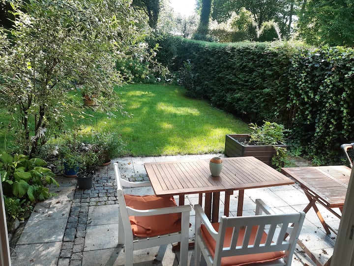 Sunny Garden Flat,  Quiet, 5-min Walk To Tram. - Oberhaching