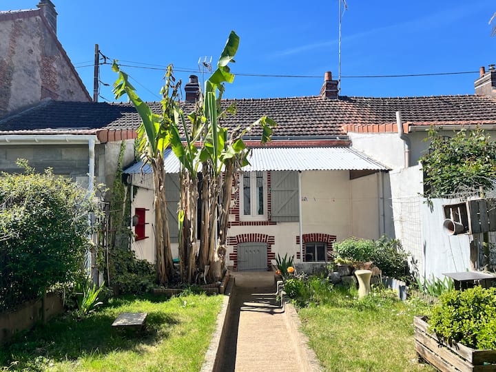 Maison De Tisserand Pleine De Charme, (36 M) - Cholet