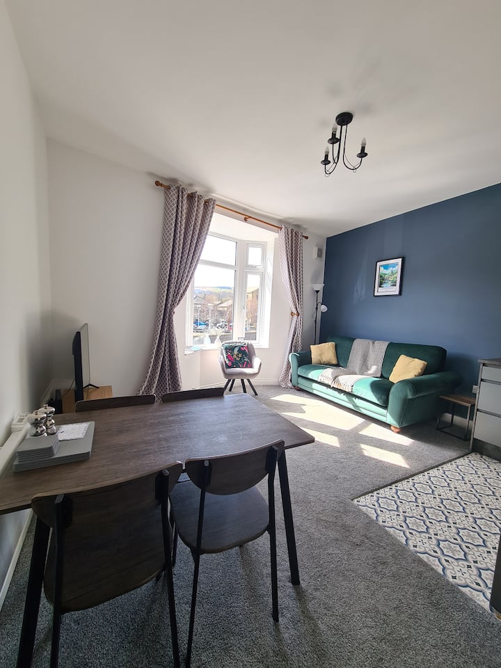 Modern River View Mytholmroyd Apartment - Hebden Bridge