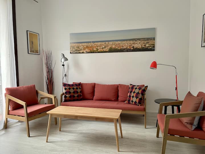 Near Jardinets De Gràcia. B. Hutb- 011034 - Barcelona