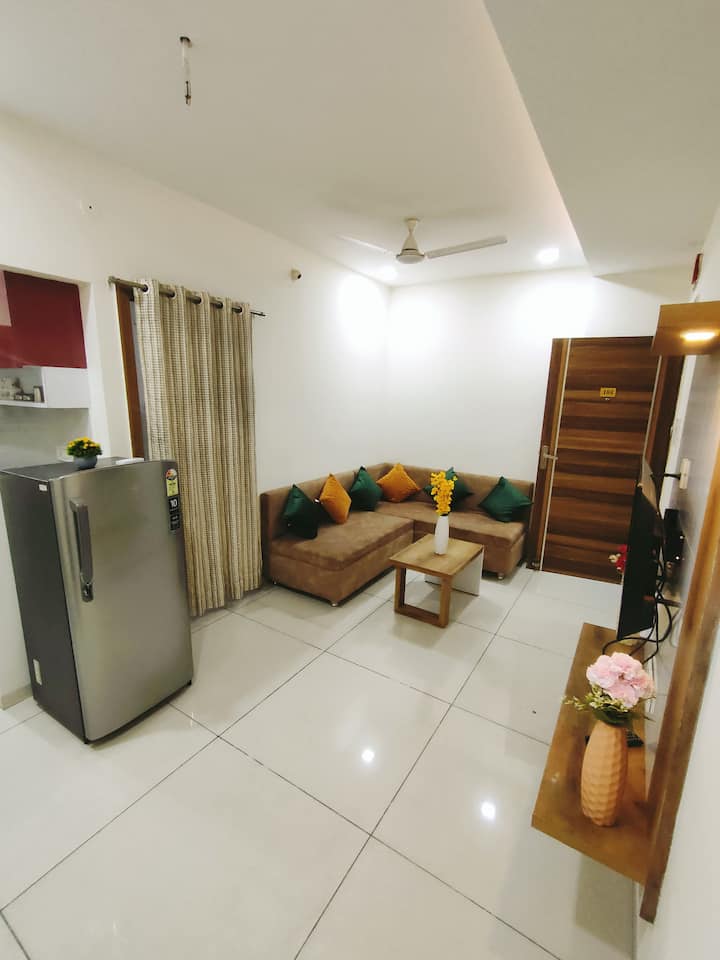 Modern And Elegent 1bhk Flat At A Prime Location - Indore