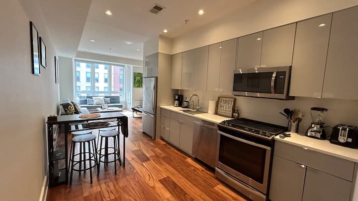 Modern 2br 2ba Apt On H St Ne For Monthly Guests - Washington, DC