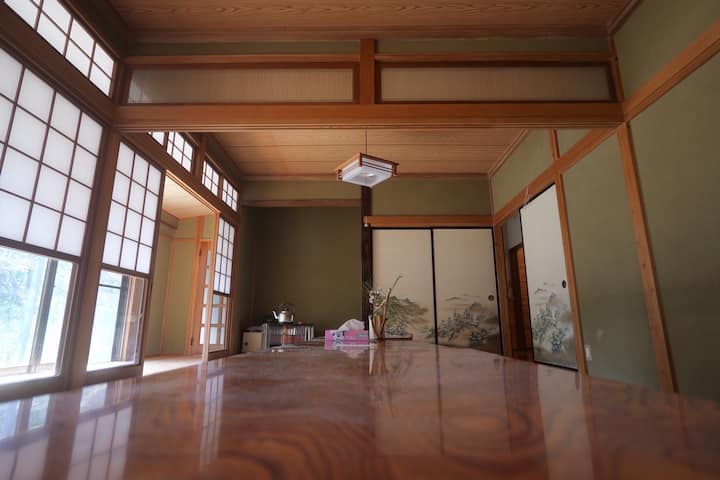 樹々の息吹と開放的なプライベート空間をゆったり味わう。ウッドデッキ付貸切一軒家。 - Nikko
