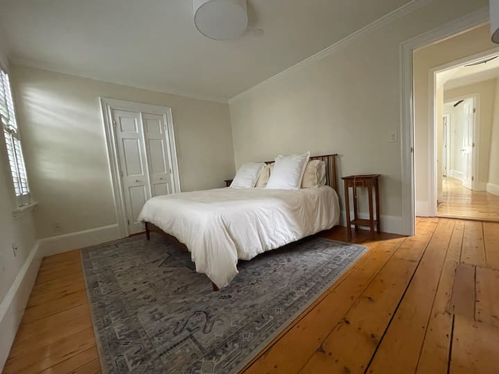 Historic Salem, Ma Retreat - Light, Airy, Peaceful - Salem, MA