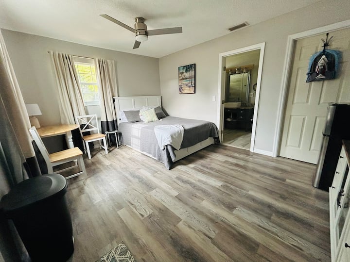 Private Studio Getaway In Sarasota! - Lakewood Ranch, FL