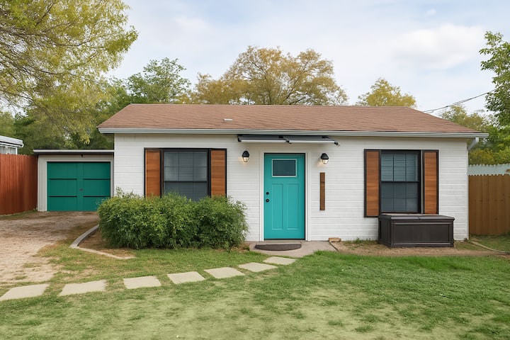 Extended Stay | Clean, Cozy & Close To Everything - Universal City, TX