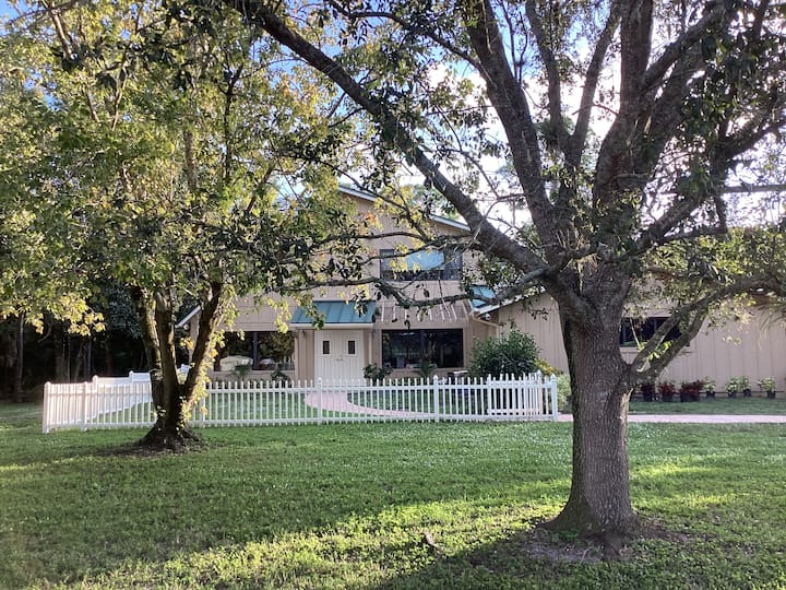 Spacious 2 Story  Private Acre - Royal Palm Beach, FL