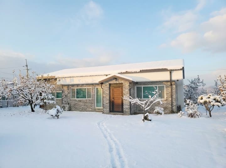 온당(溫堂): 사과밭으로 둘러싸인 넓은 마당의 3룸 단독 주택(키즈프렌들리) - Gyeongju-si