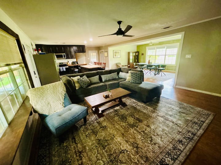 Comfy•spacious Home• Lovely Yard, Rv/boat Parking - Texarkana, AR