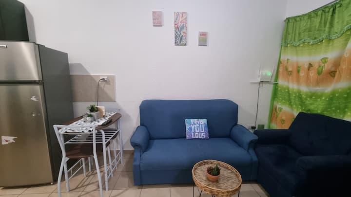 Casita Rosa En Residencial - El Salvador