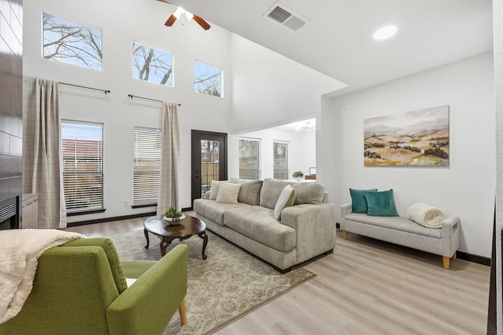 Luxury And Convenience Close To Downtown Grapevine - Grapevine, TX