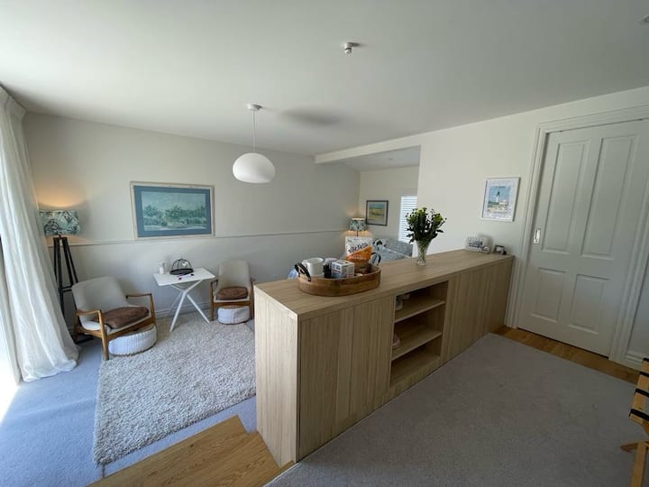 Chambre D’amis, Our Room For Friends - Greytown