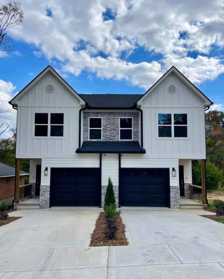 New Luxury Home Downtown Pet Friendly Fenced Yard - Chattanooga, TN