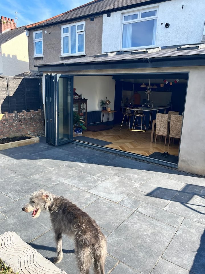 Home In Cardiff Suburb - Cardiff