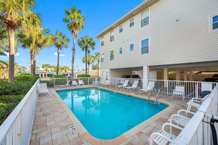 Beachside Villas 204b | Heated Pool | Pet-friendly - Indian Rocks Beach, FL