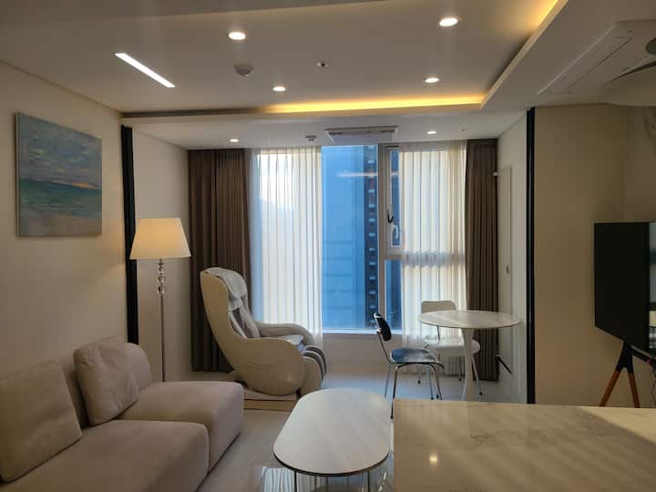 1.5룸 강남 거실있는 하이앤드 레지던스 풀옵션 고층 시티뷰 (안마의자) - Seoul