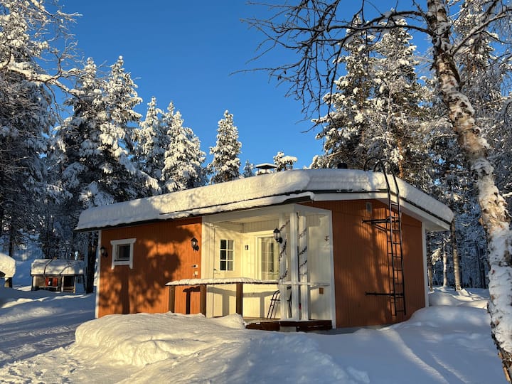 Cozy Lakeside Cabin For Two - Enontekiö