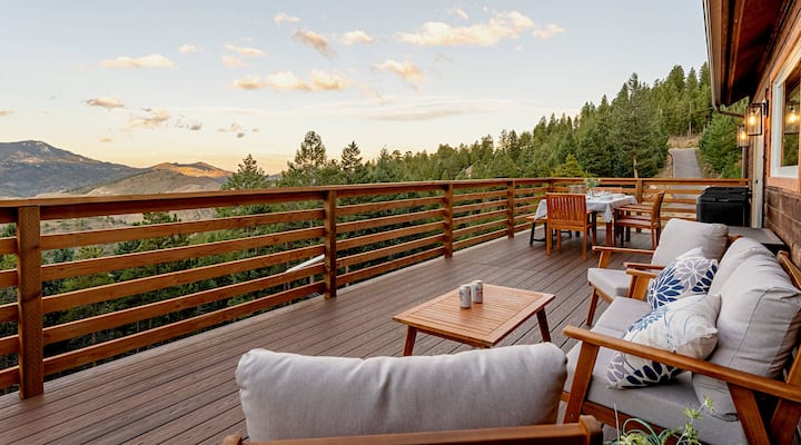 Private 3-acre Retreat W/ Views + Hot Tub - Idaho Springs, CO