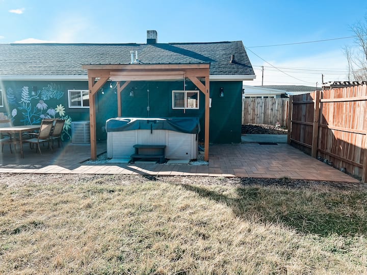 Cowboy Bunkhouse & Ranch House - Indianapolis