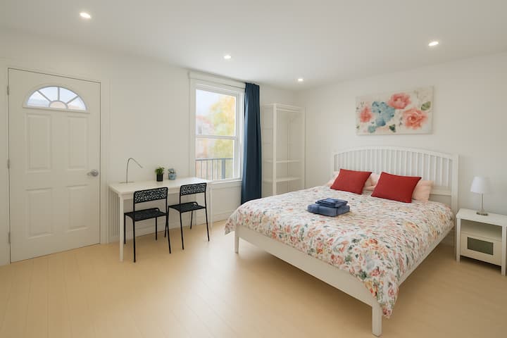 Dt Spacious Suite In Little Italy| Ensuite Bath - Toronto