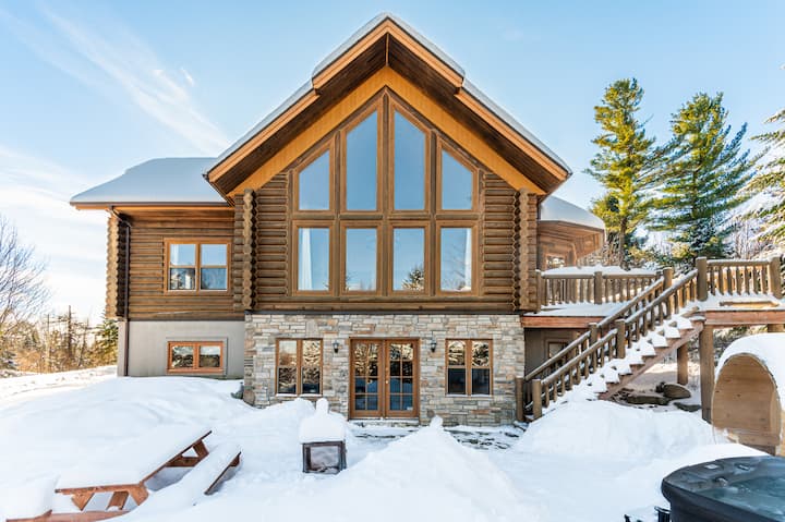Fiddler Lake Resort: Luxury Chalet + Hot Tub - Saint-Sauveur