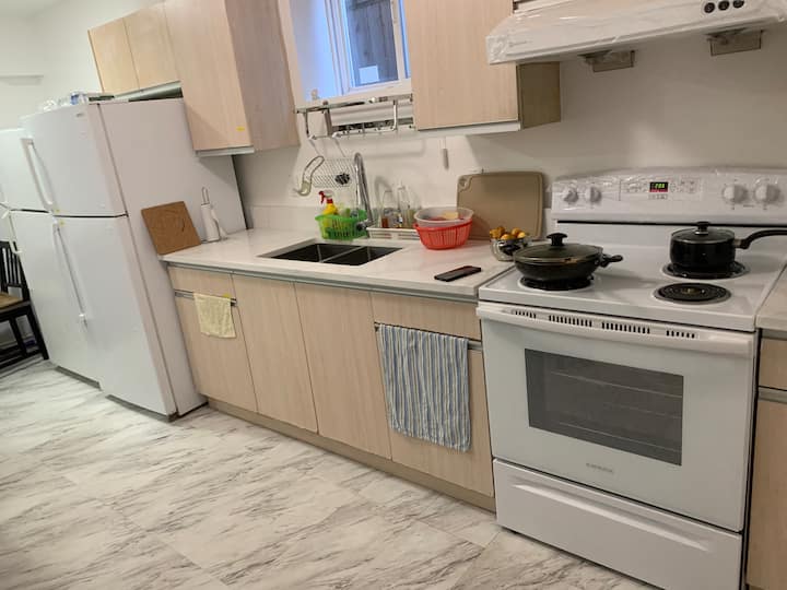 Hot Deal Ending Soon Last Minute-close To Airport - Vancouver