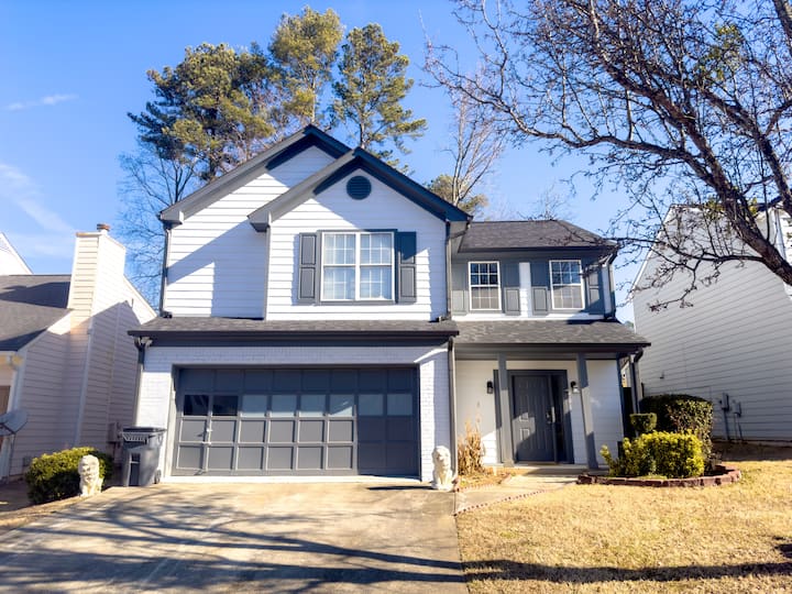 Charming With Modern Comforts - Lawrenceville, GA