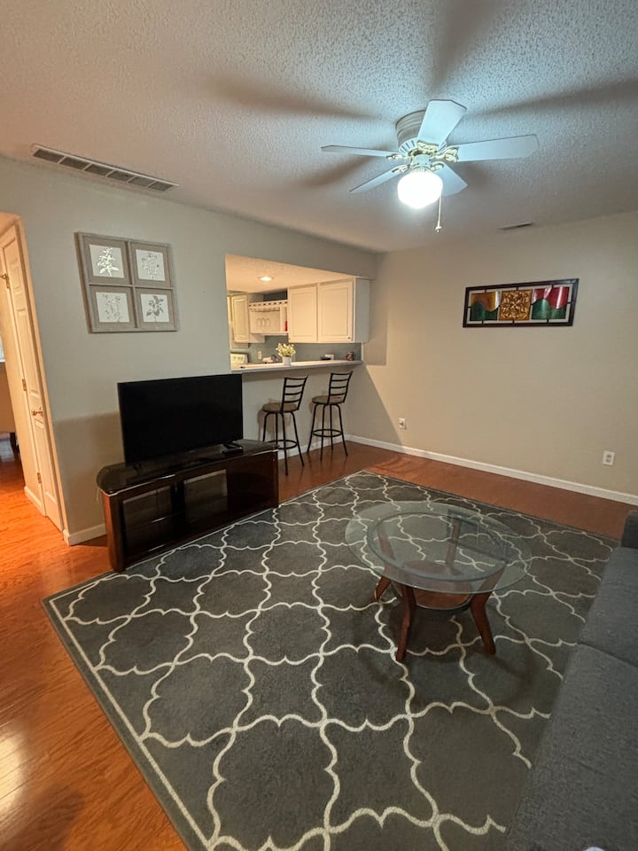 Charming Retreat: Modern 2br - Bloomington, IN