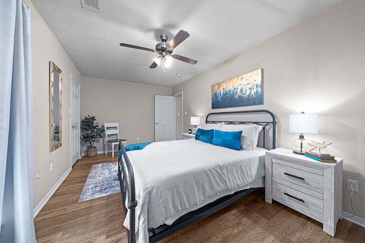 Spacious 4 Bedroom Home-work-friendly - Fort Smith, AR