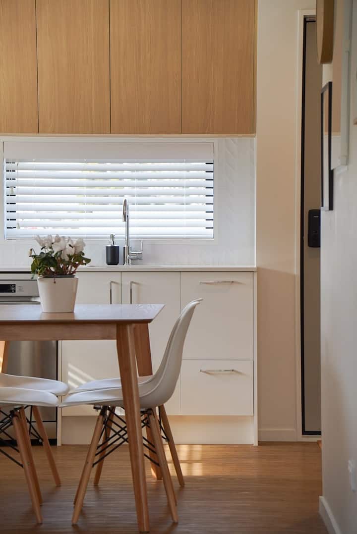 Hagley Haven L A Guest Favourite! - West Coast