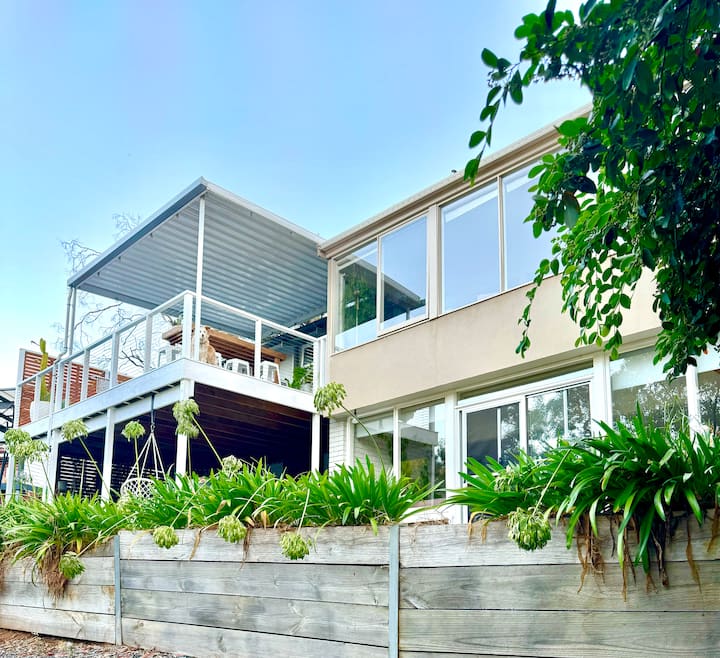 Hills, City, Fringe, Wineries, Footy, Beach - Blackwood