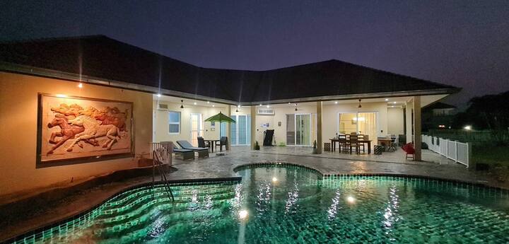 Pool Villa
3 Bed, 3 Bath - Pak Chong