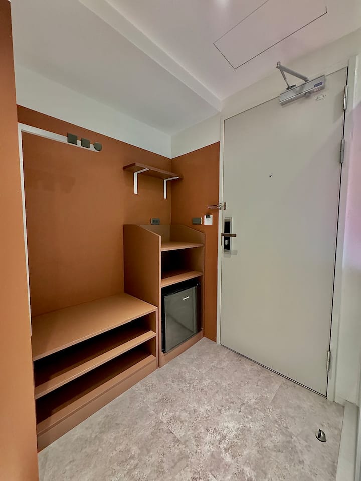 Mind Blowing Smiley Inn Ximen - Taipei