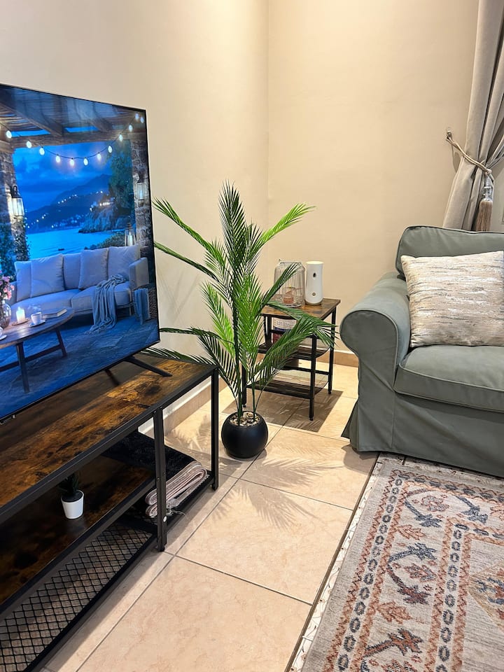 Quiet Studio In A Great Location (+Sofa Bed) (B) - Jeddah