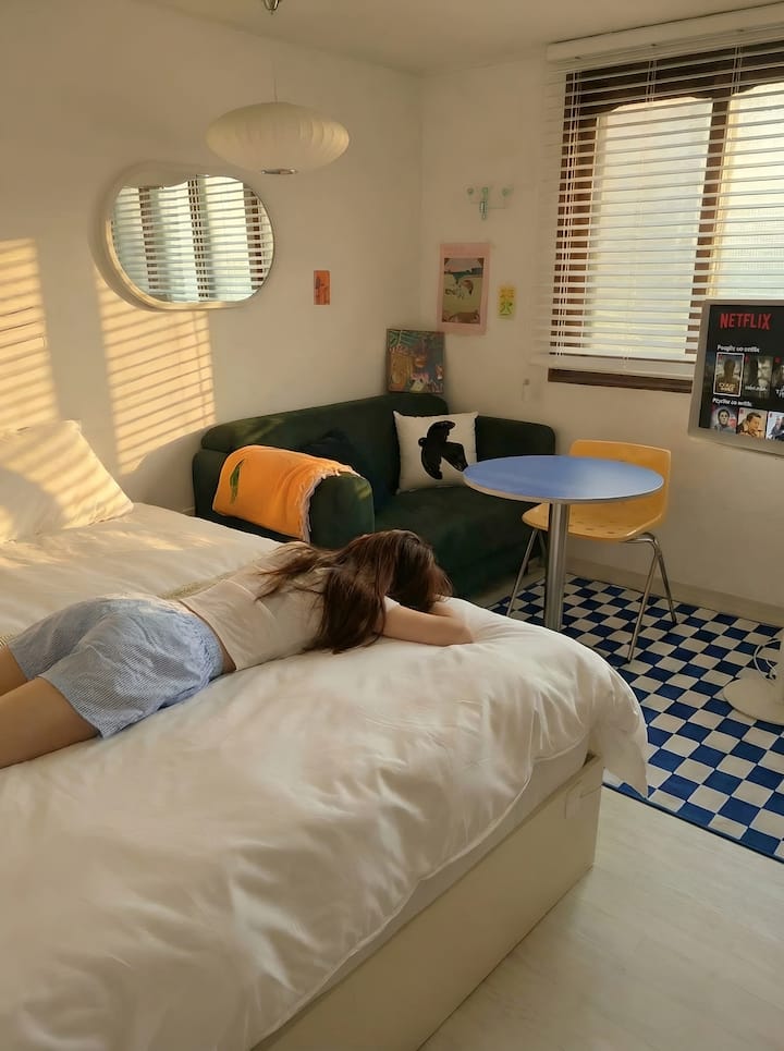 #Dmc St. 홍대입구역 , Cozy 2rooms, 고급 매트리스, 공항철도 3분 - Seoul