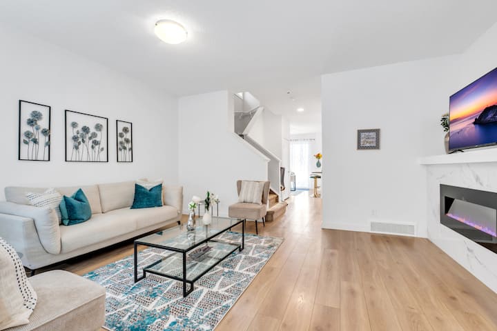 Your Happy Place W/ Ac- Seton
3 Bed. Sleeps 6. - Calgary