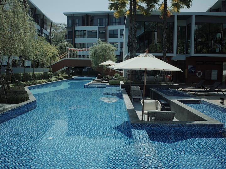 Near Aiport And Mall | Luxe 2-bed | Pool View - Chiang Mai